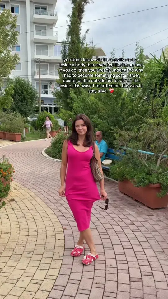 Emma Lex (@emmatsgirl) - Urlebird