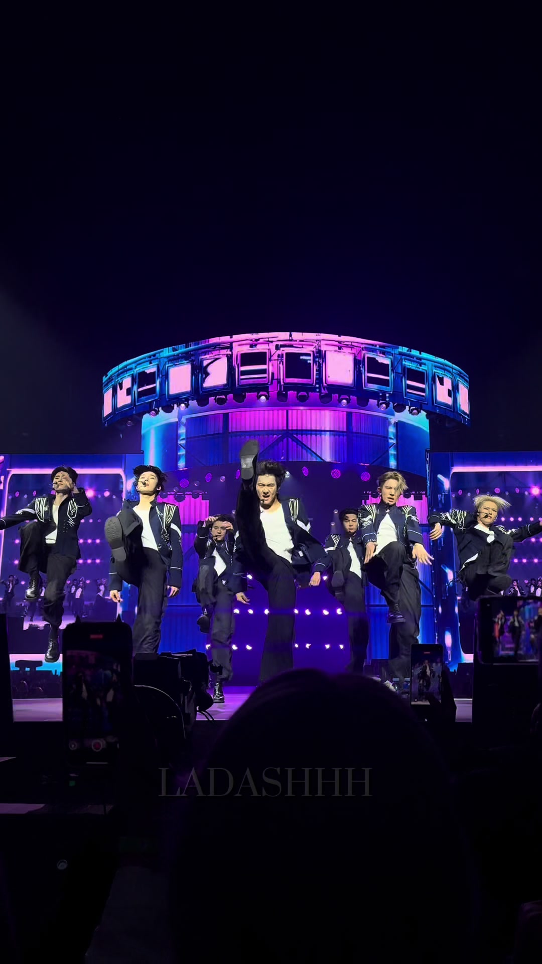 I am my girlfriend | Jade (@iluvmeww)