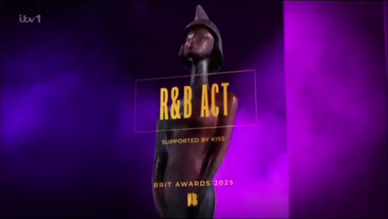 Raye accepted her award for Best | RAYE🎷 ️🎶 (@raye.playlist_21)