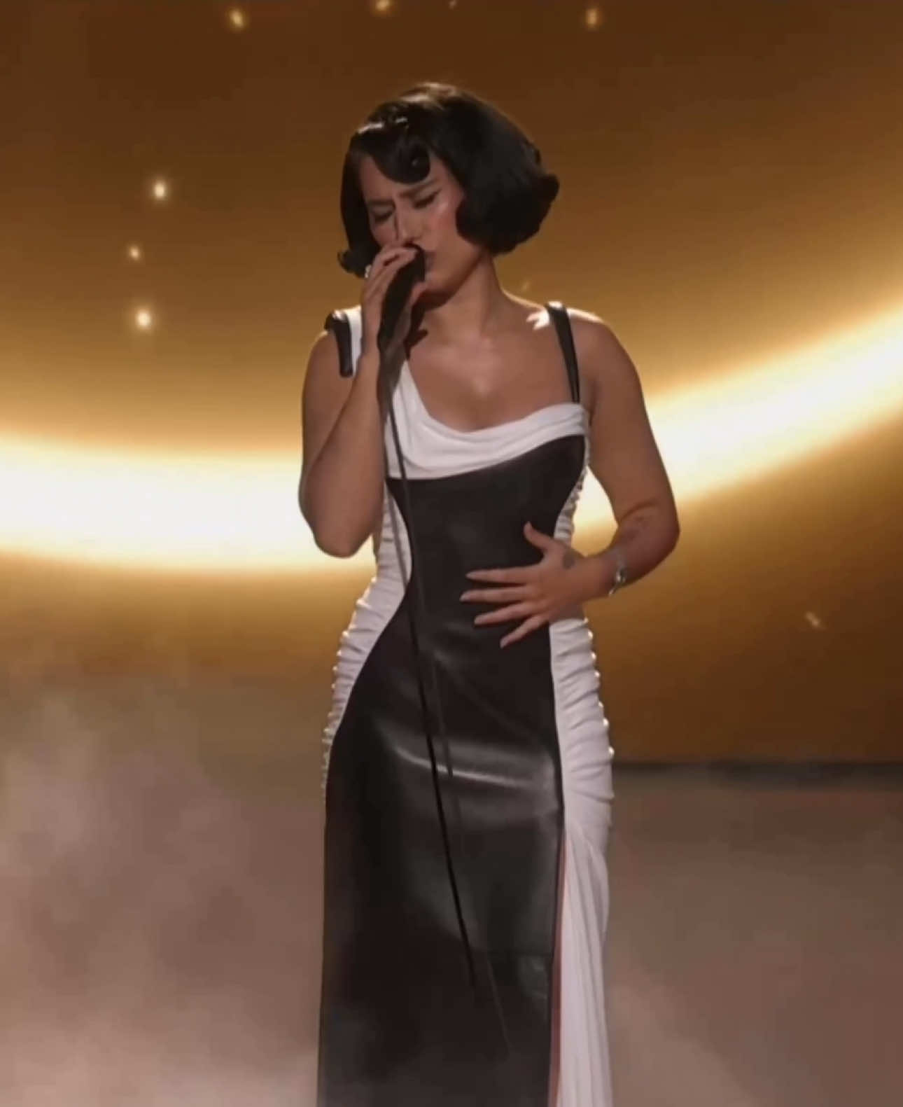 #Raye performing at the 2025 #Oscars. | My 21st Century RAYE (@rayeinfo)