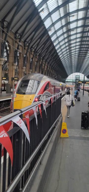 Azuma Train From London to Leeds | Sky-Walker 🇬🇧 (@skywalkeruk_25)