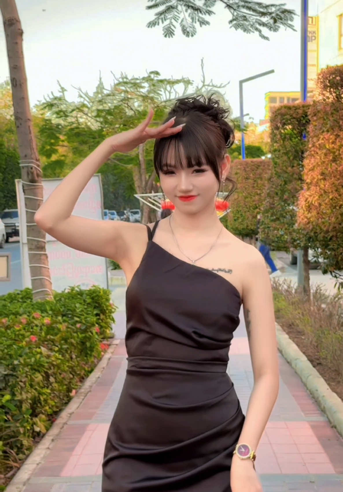 တစ်ခုပဲမေးမယ်...ချစ်လား?🙈🖤@Jᴜɴᴇ Wɪɴᴇ | Myint Shwesin Htun (@mssh257)