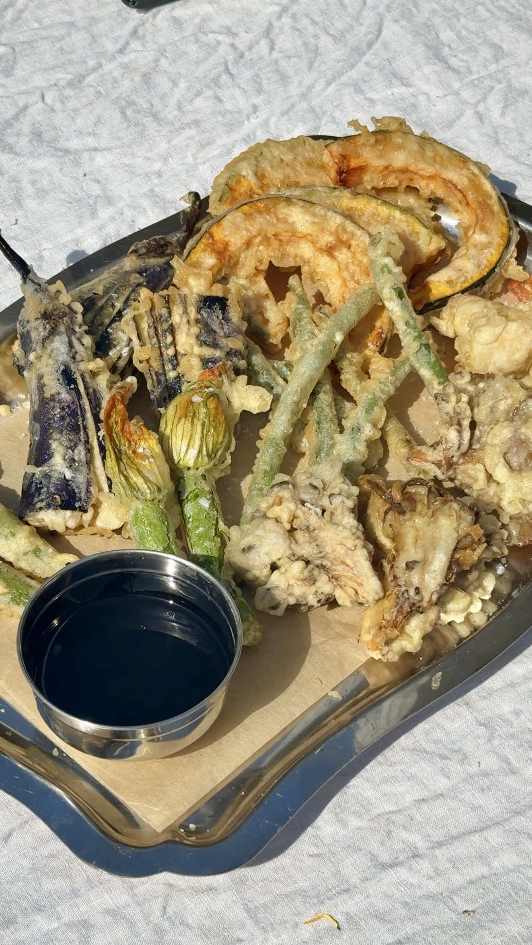 Emerald Chan (@emeraldcchan) - Urlebird