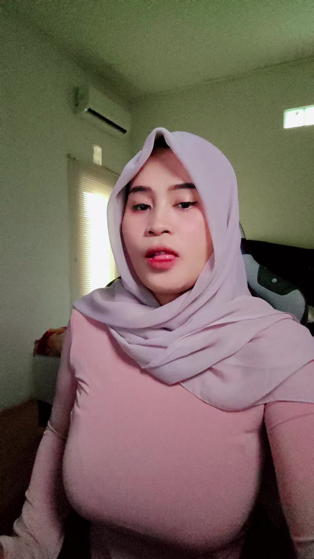 Ika Suzy (@ikasuzy) - Urlebird