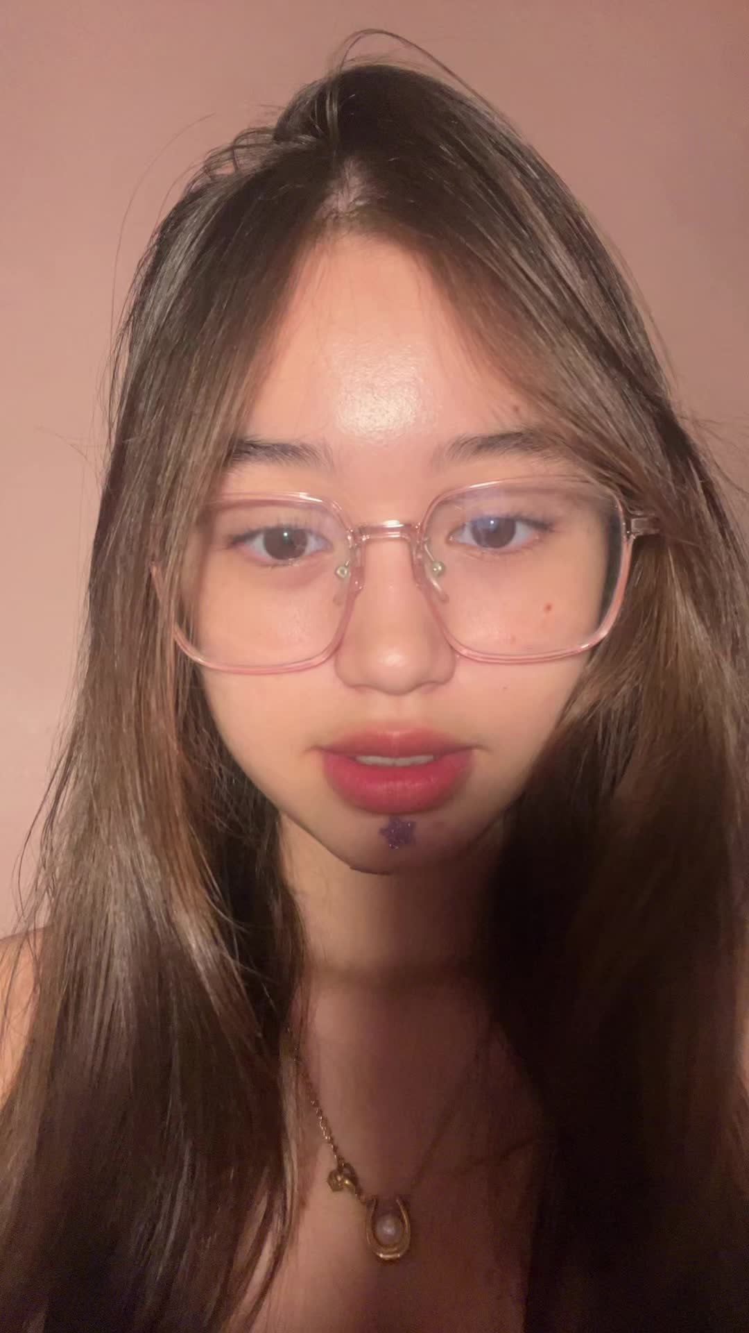 chichi (@chieezzeey) - Urlebird