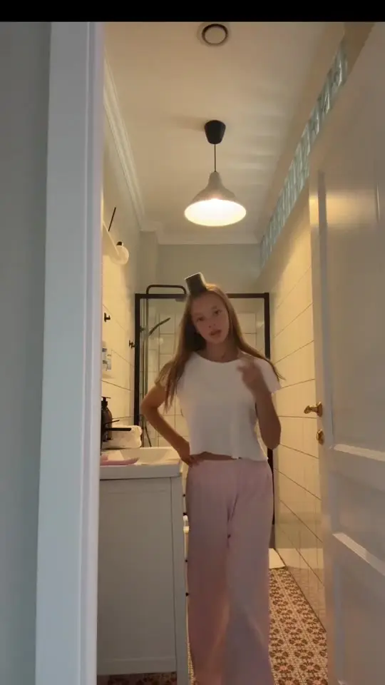 Anna Pavaga (@pavaga_anna) - Urlebird