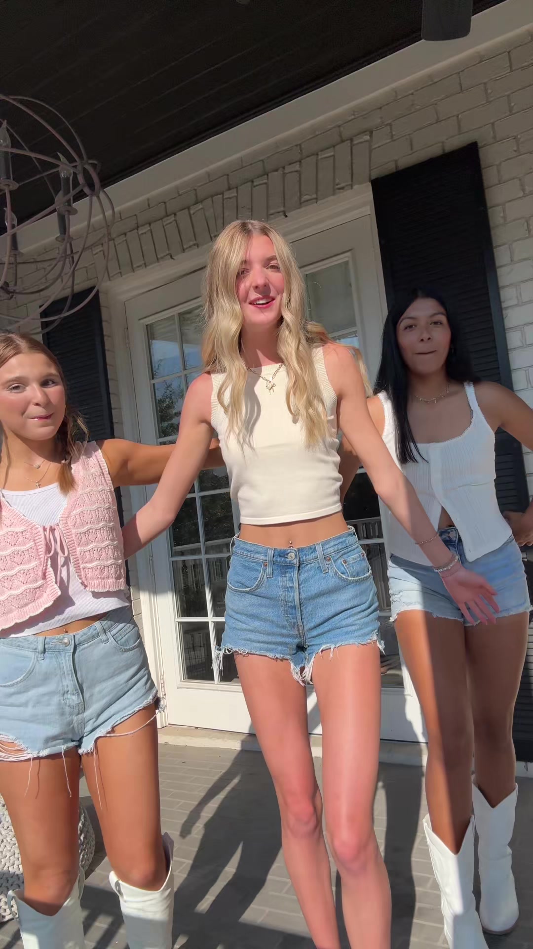 chloe_mcfaddenn (@chloe_mcfaddenn) - Urlebird