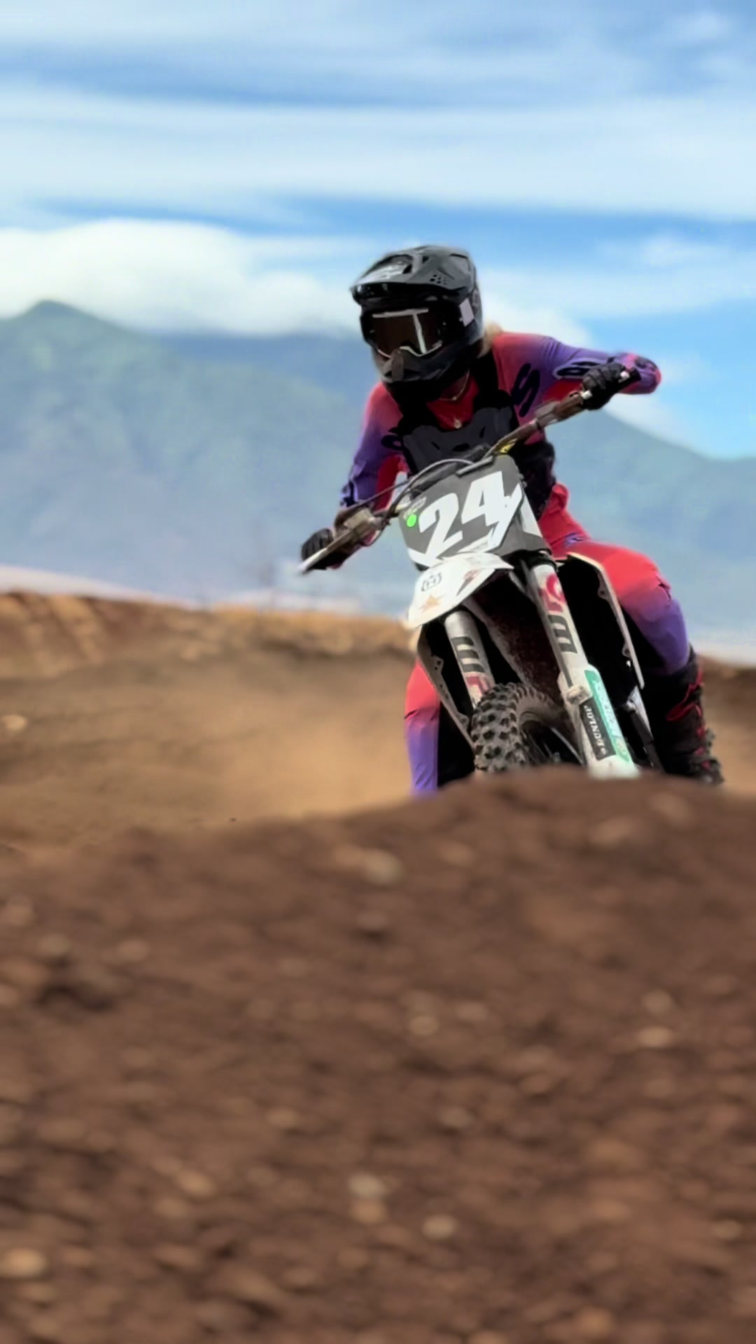 Yana Roney (@powderfluffgurl) - Urlebird