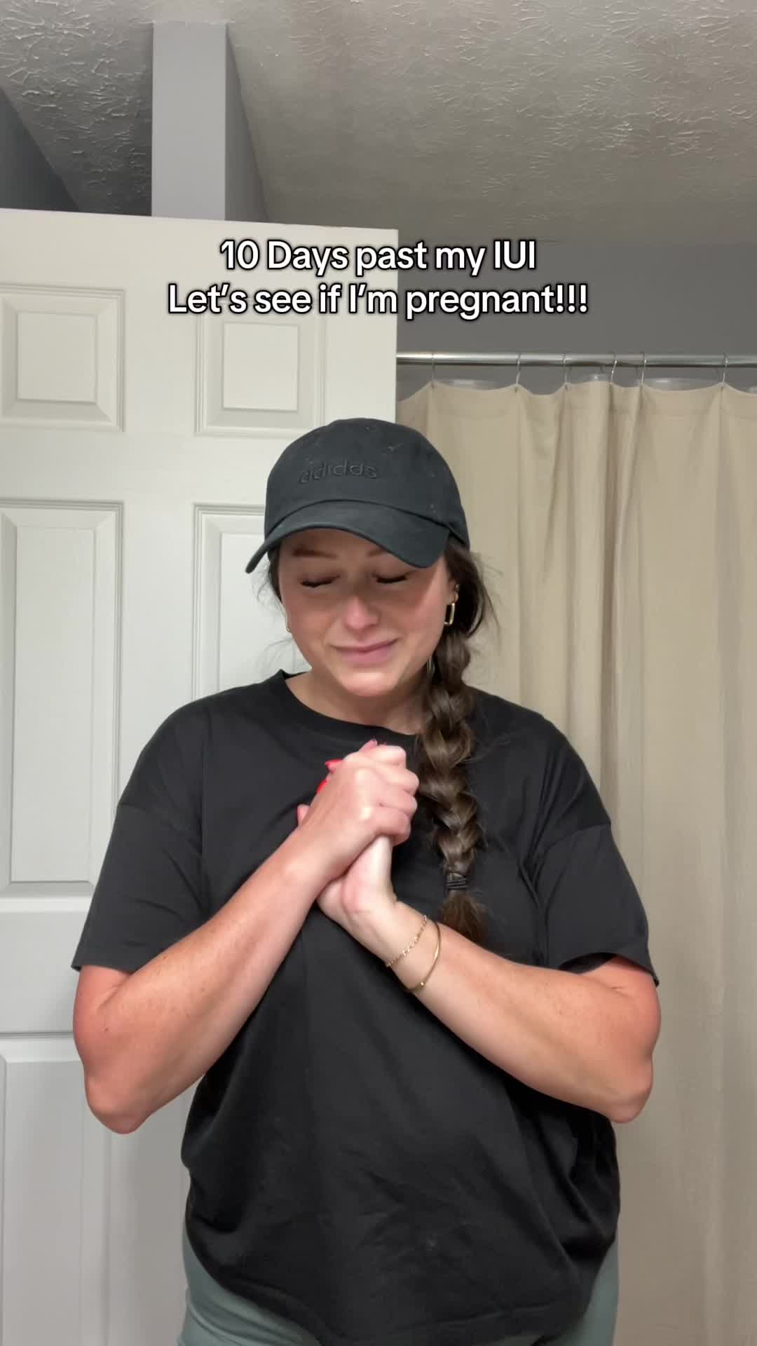 Guys my hair isn’t pink anymore 😳 first | Jade (@iluvmeww)