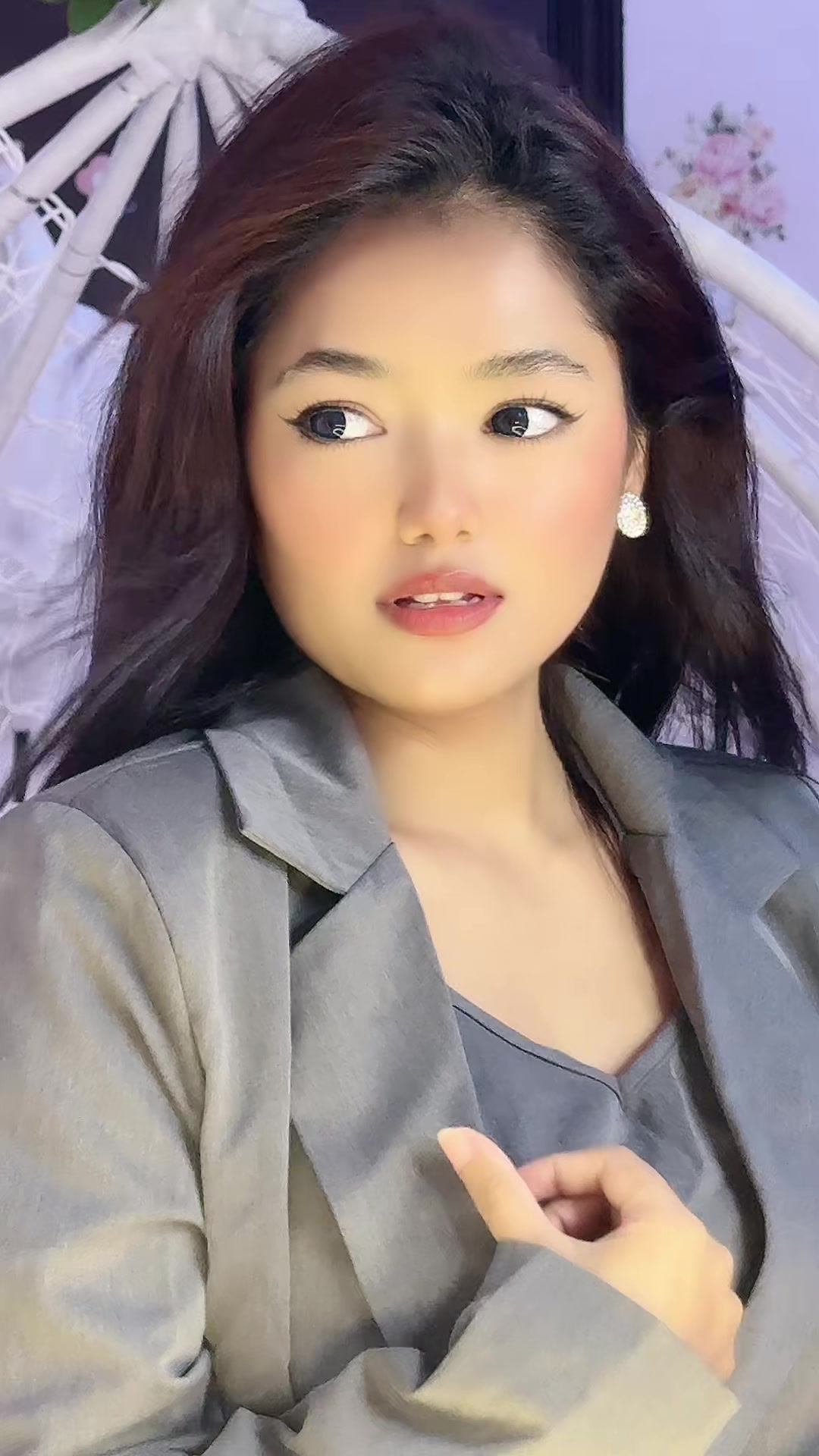 𝐘𝐮𝐜𝐡𝐢- (@yuchi.aarjoo.official) - Urlebird