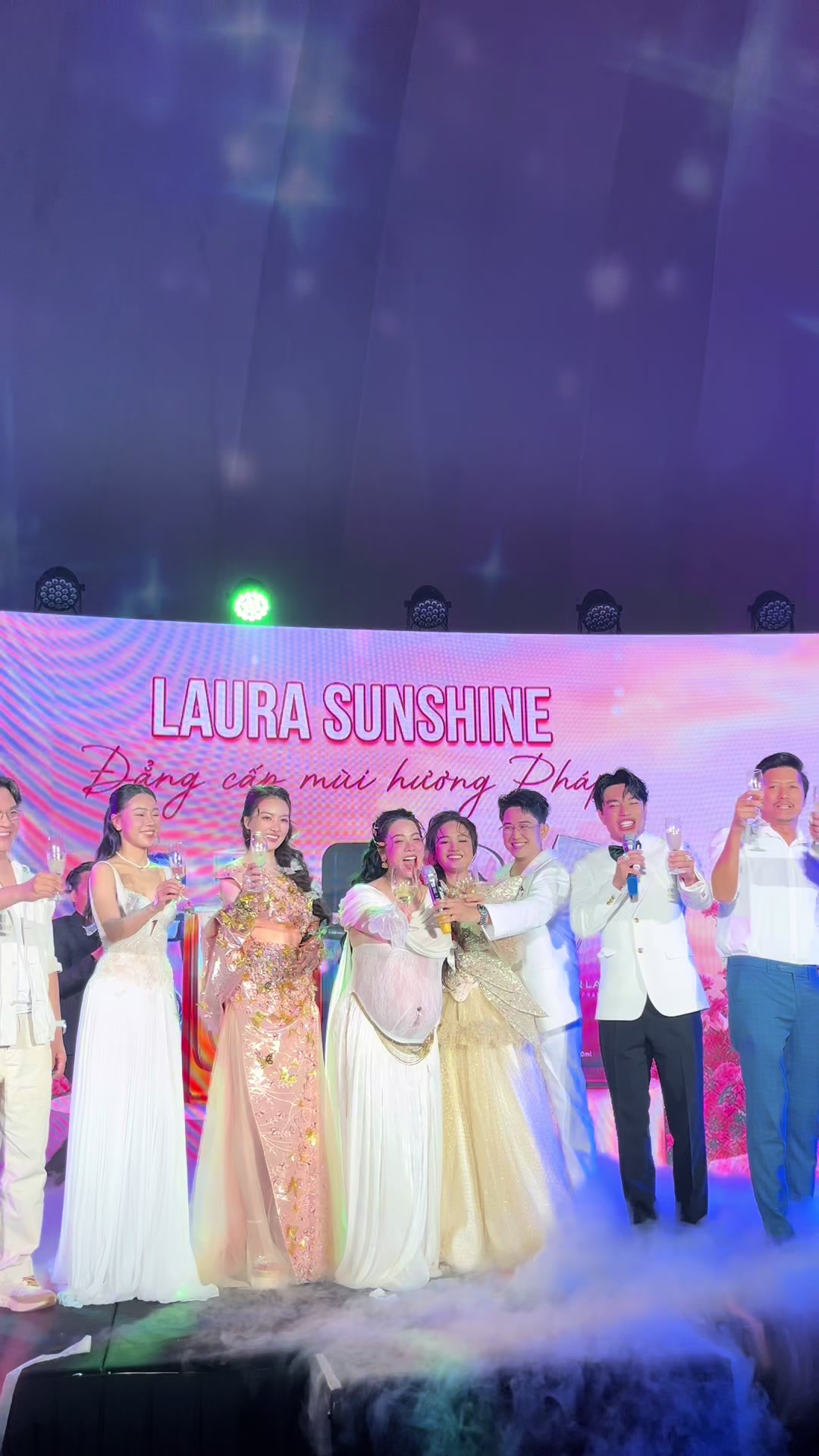 LAURA COFFEE OFFICAL (@laura_sunshine_official) - Urlebird