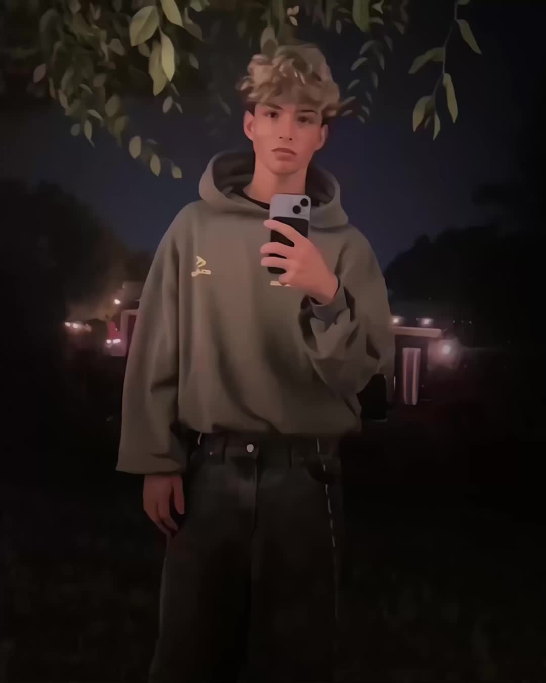 don’t care if i’m toxic 🤷🏻‍♀️#06 #asian | vee liette (@veeliette)