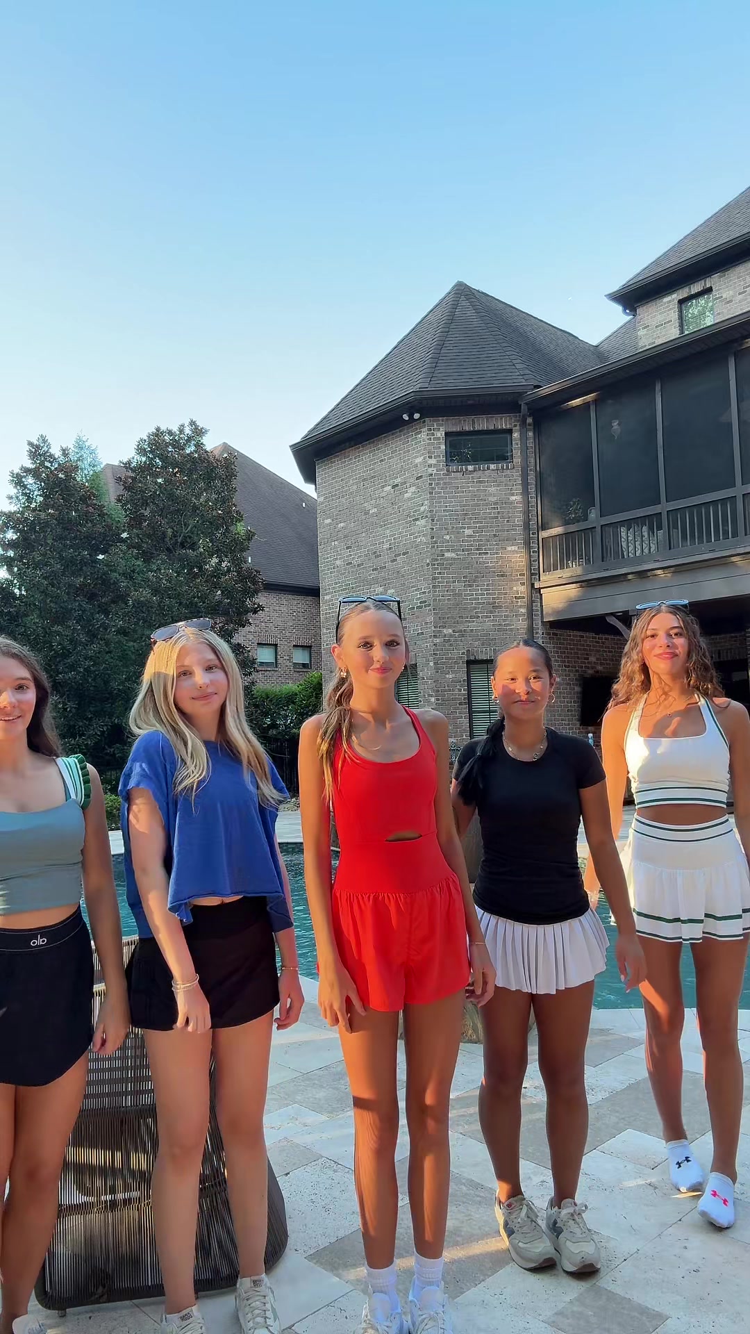 Sydney Raniszeski (@sydneyraniszeski) - Urlebird