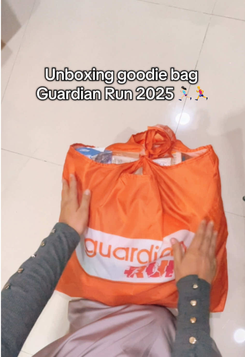 Unboxing goodie bag Guardian Run 2025 | 🌻 (@bociiils)