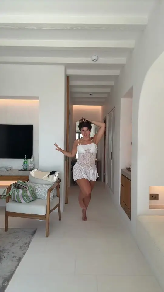 Elle Edwards (@livefitelle) - Urlebird