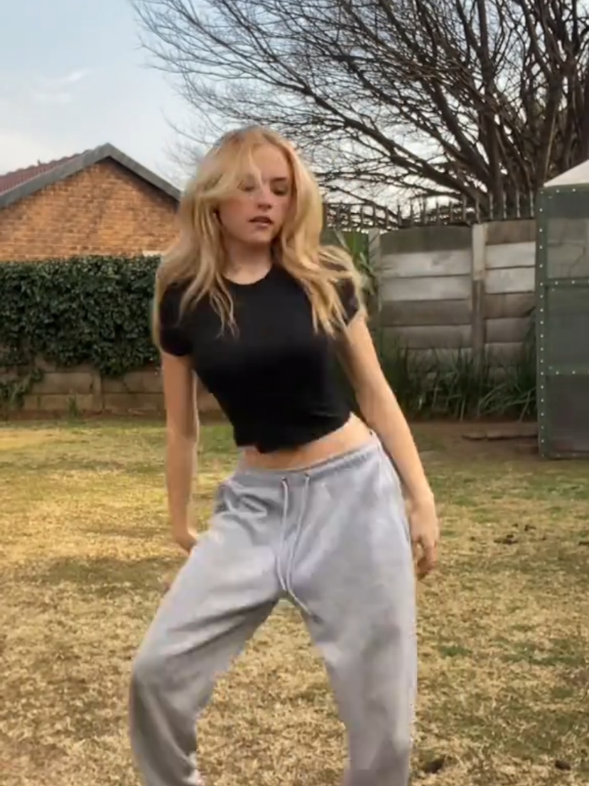 Let’s party🎉🍾 #fypシ゚ #trend #dance | Isabella 🎀 (@.bella.messens)