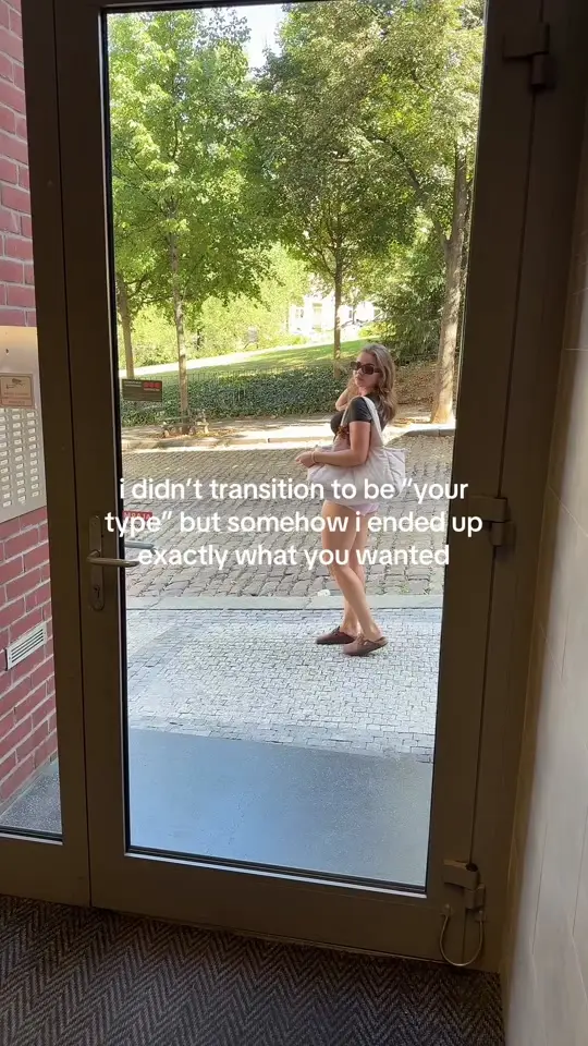 Emma Lex (@emmatsgirl) - Urlebird