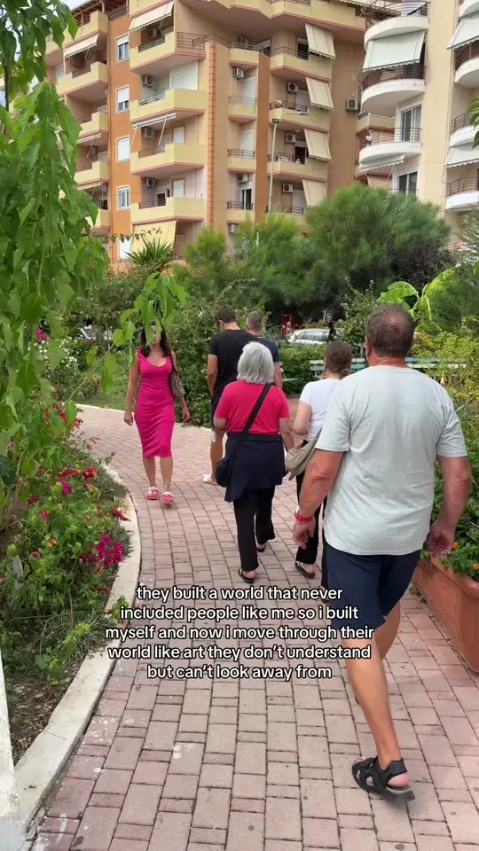 Emma Lex (@emmatsgirl) - Urlebird