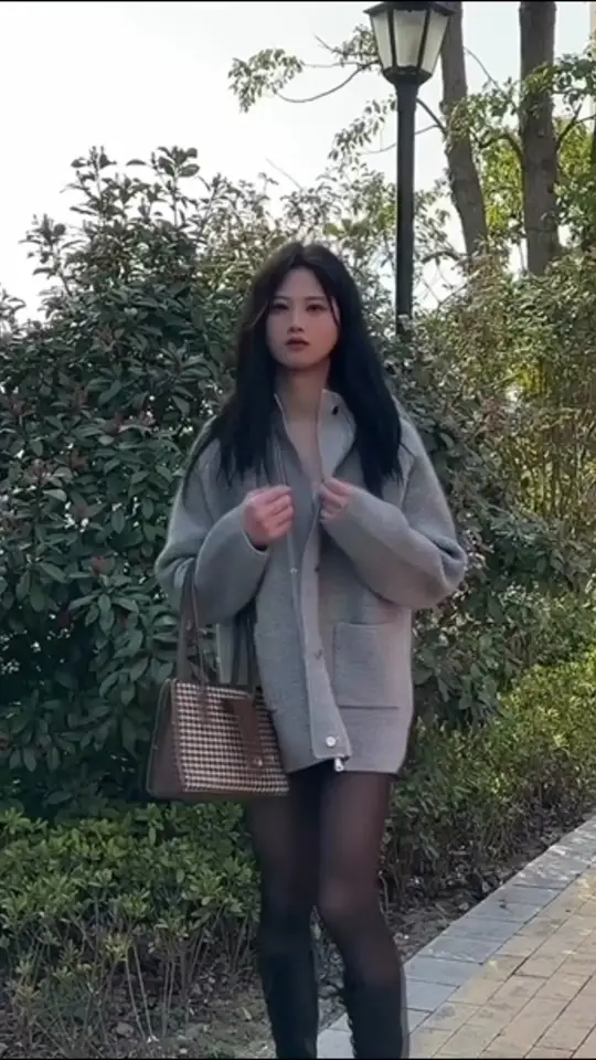 Oops, I forgot to wear it when I went | Elia Blaine (@eliablaine)