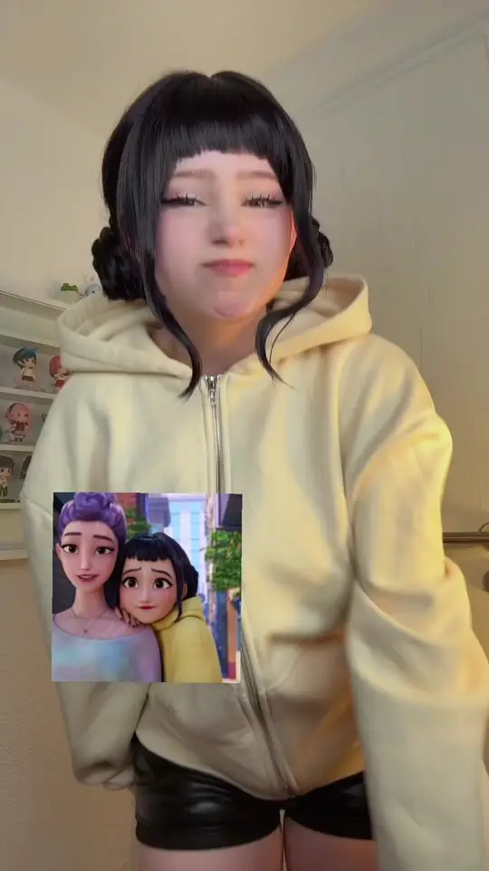 twitch.tv/upminaa (@upminaa.cos) - Urlebird