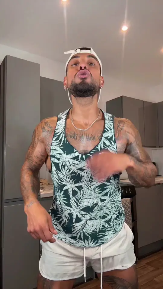 Mr Exotic 🌴 (@mrexoticness) - Urlebird