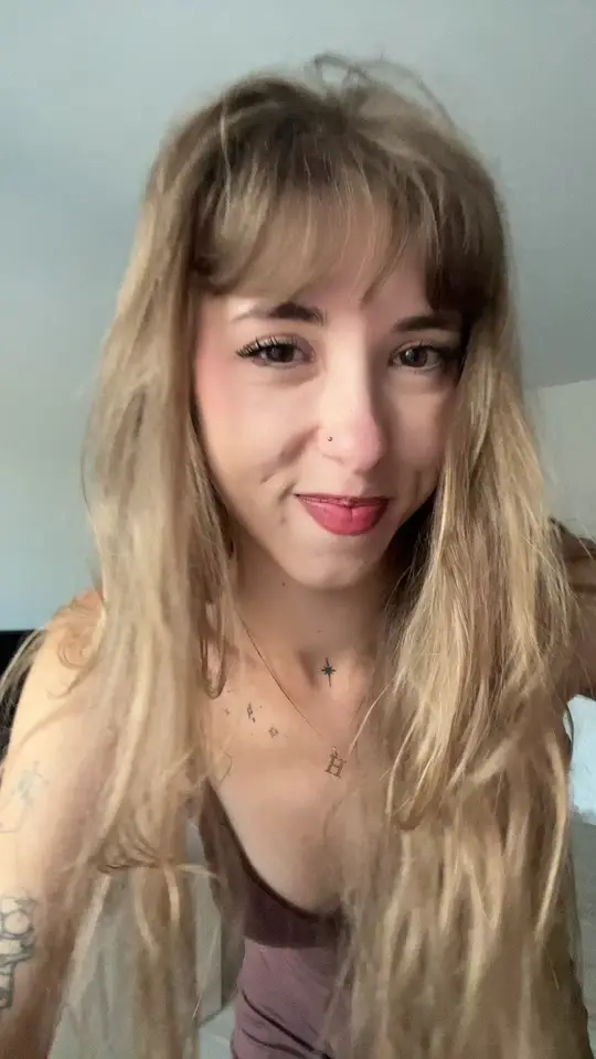 Pau 💘 (@pau.peach) - Urlebird