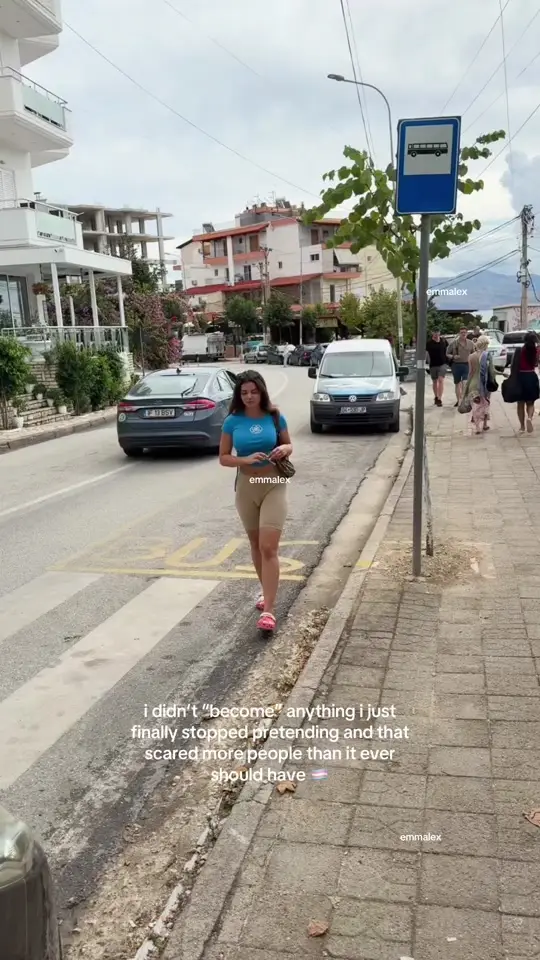 Emma Lex (@emmatsgirl) - Urlebird
