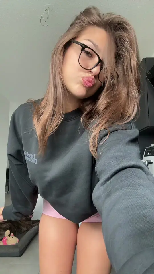 Xenia 🩵 (@xeniahelenaa) - Urlebird