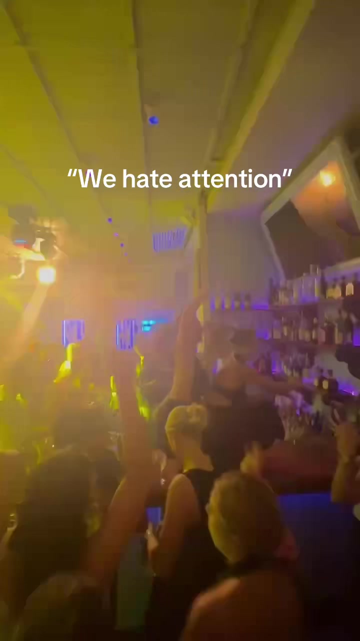 Rose Hart (@yourdistractionxx) - Urlebird