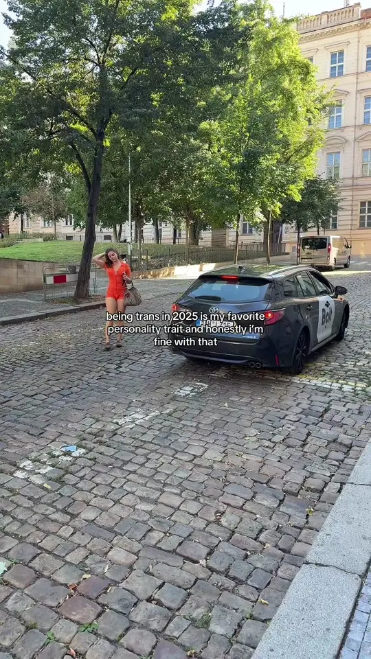 Emma Lex (@emmatsgirl) - Urlebird