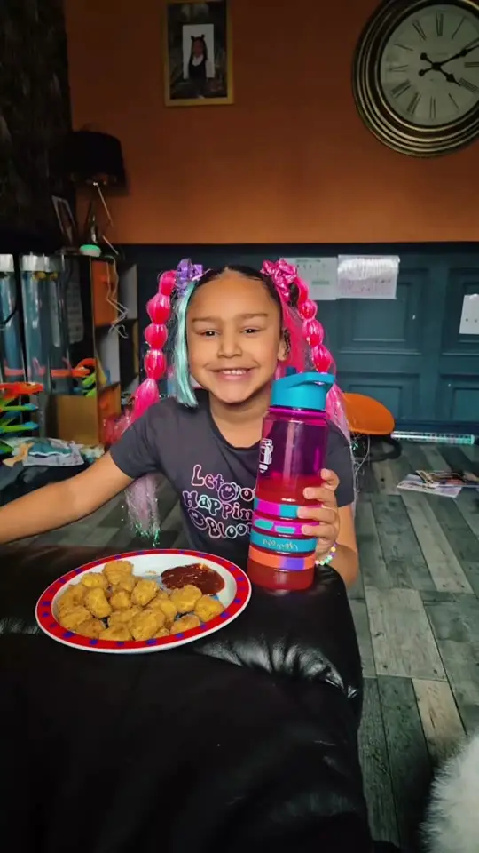 Esha Mae (@eshamae1) - Urlebird