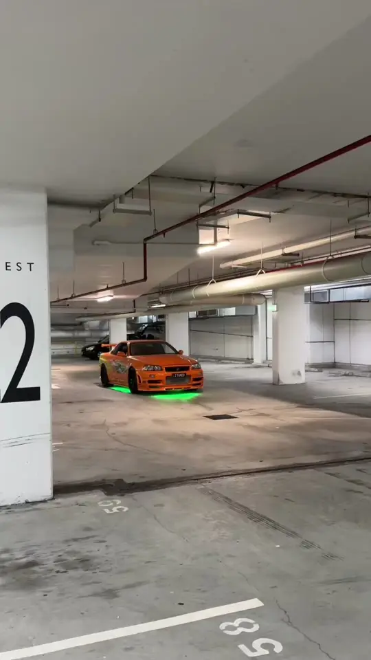 Tommi Ortega (@e30princess) - Urlebird