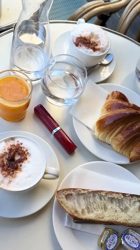 Juliahlrr (@juliaahlr) - Urlebird