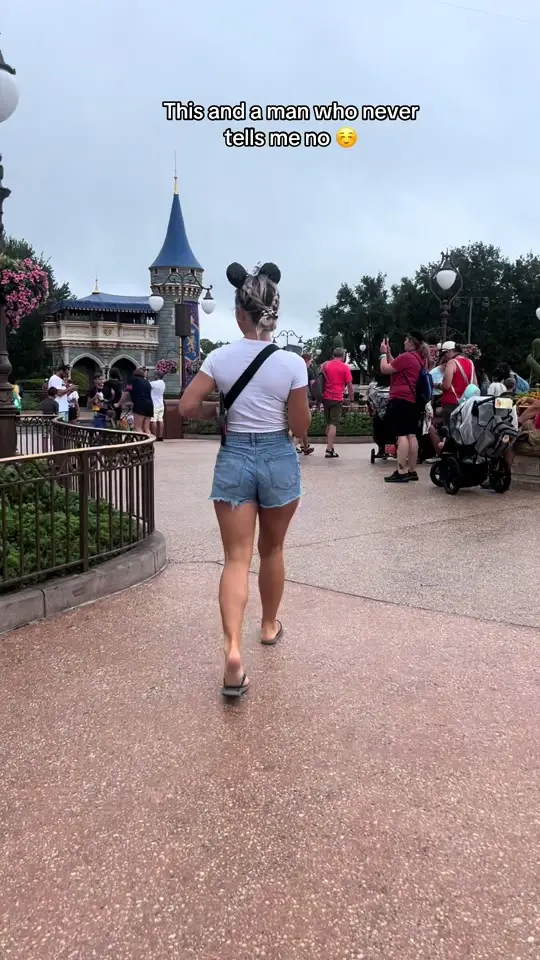 Rebecca Flint (@rfx1111) - Urlebird