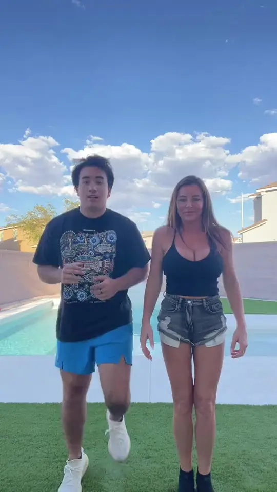 Nicki (@nickimammasol) - Urlebird