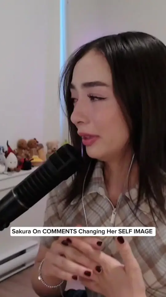 FLOATING ELEMENTS in Canva ☁⛵ | Diana Muñoz | Canva Expert (@dianamunoztv)