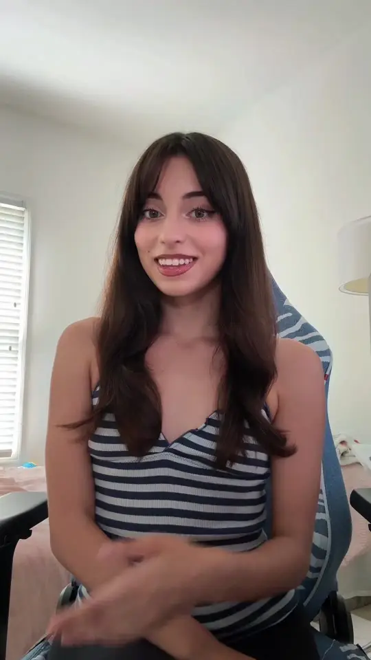 Léa Martinez (@slayeas) - Urlebird