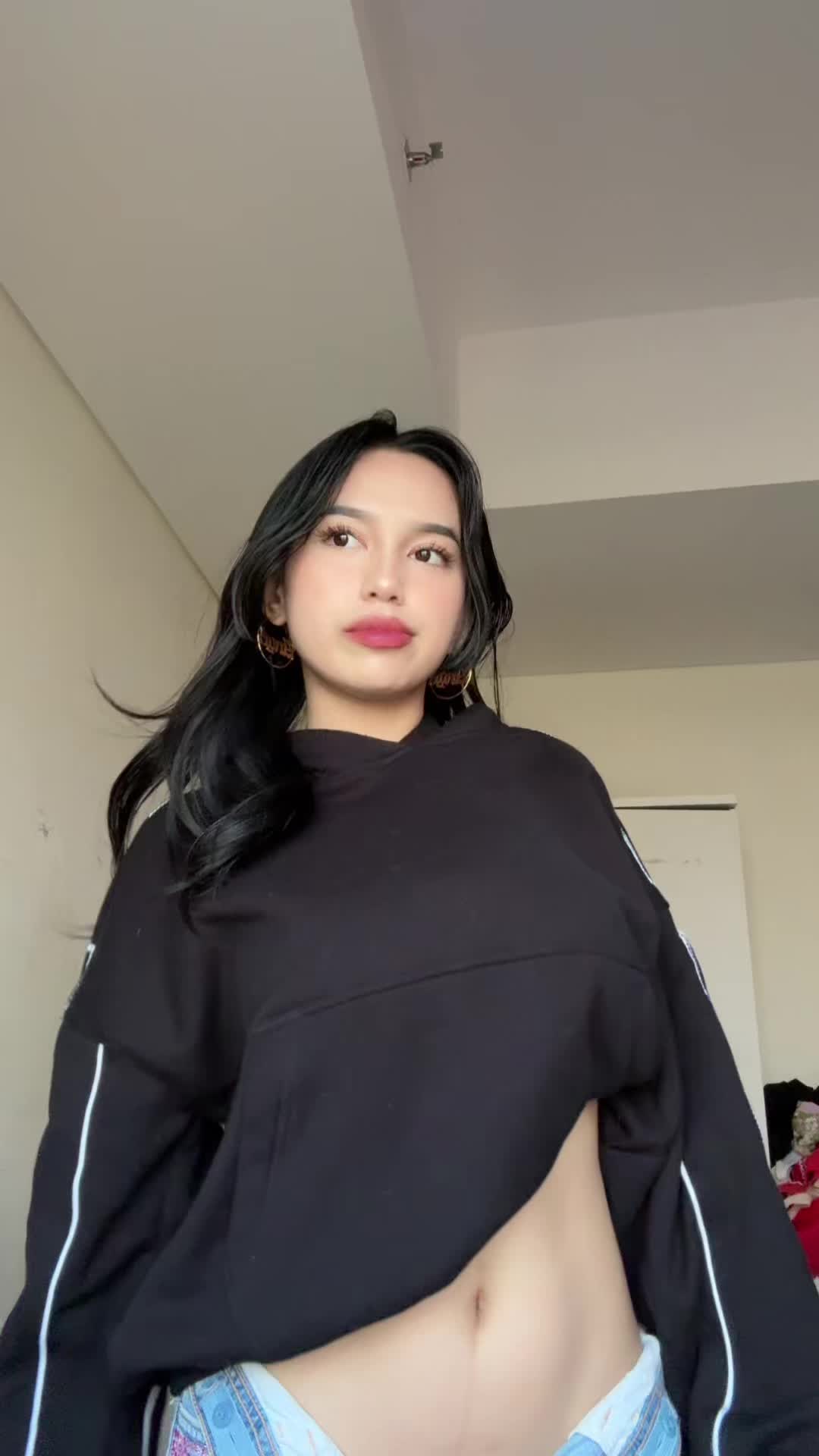 iniisalsa (@emmavllryn) - Urlebird