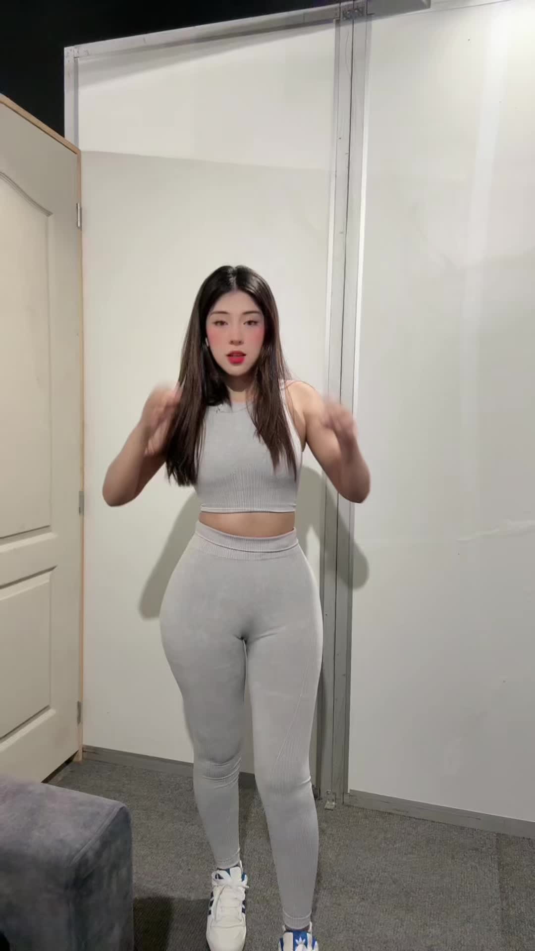 Zully (@zullyy_cs) - Urlebird