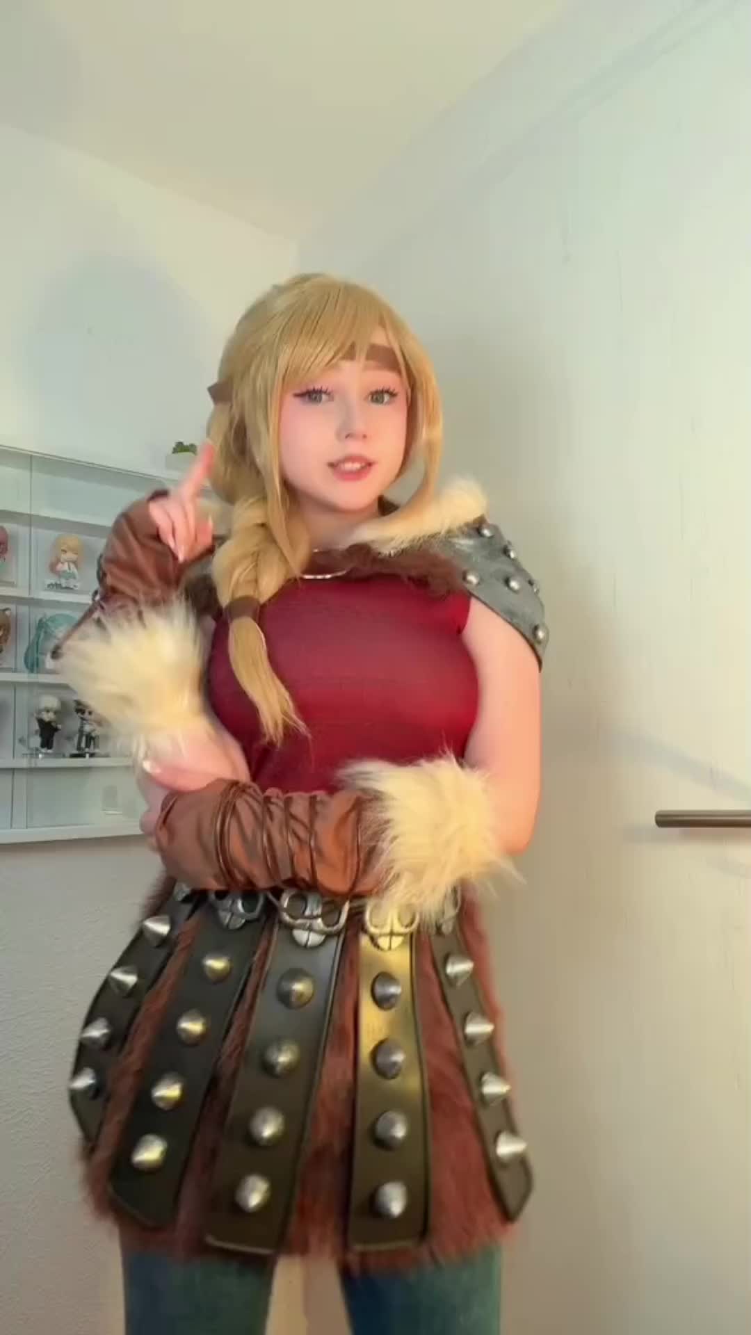 twitch.tv/upminaa (@upminaaa.cos) - Urlebird