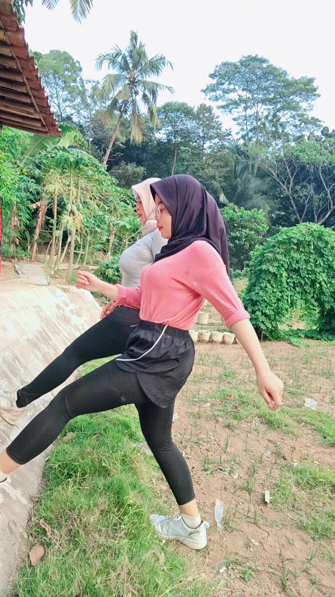 Ika Suzy (@ikasuzy) - Urlebird