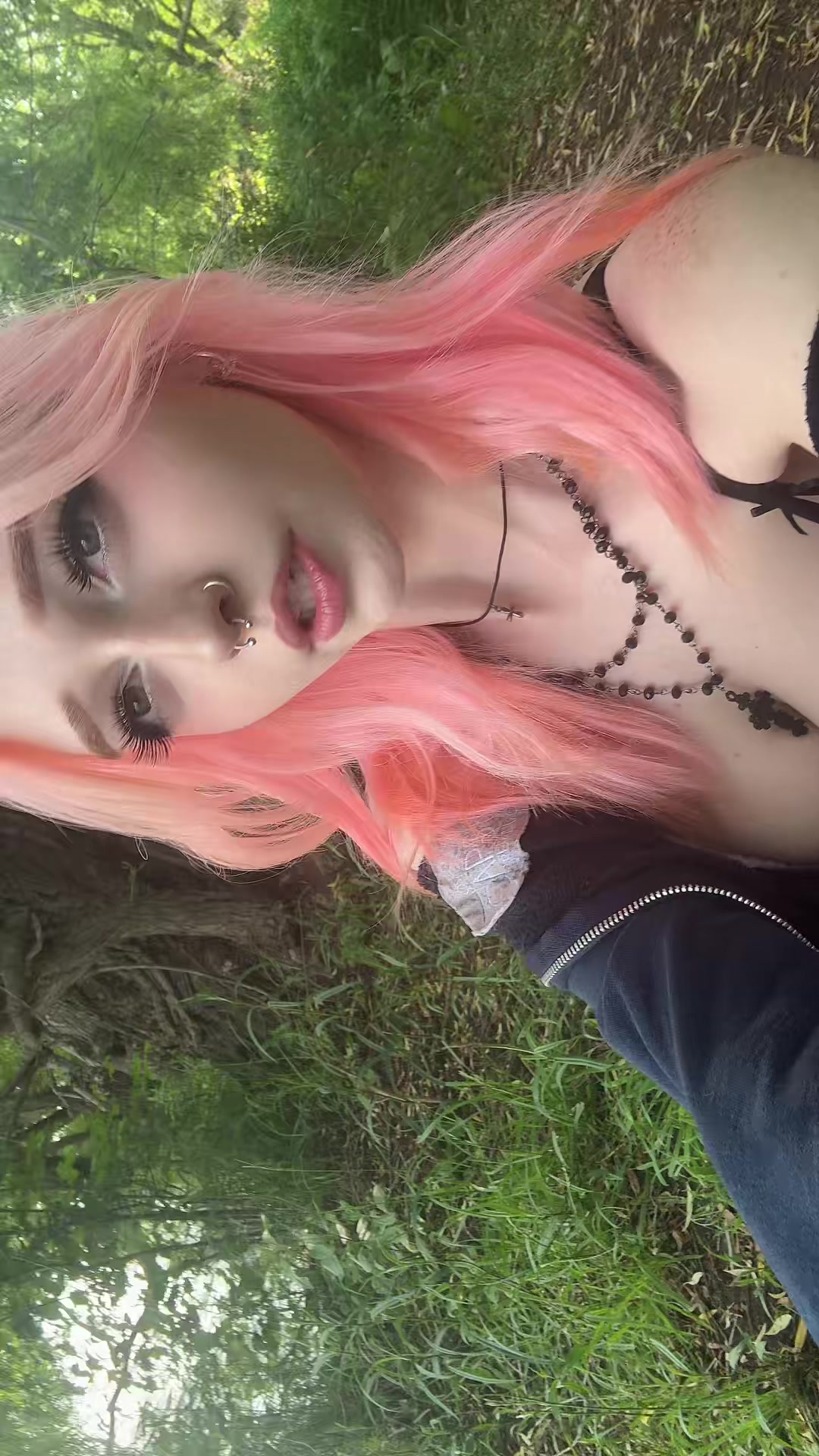 ashley.scarr (@ashley.scarr) - Urlebird