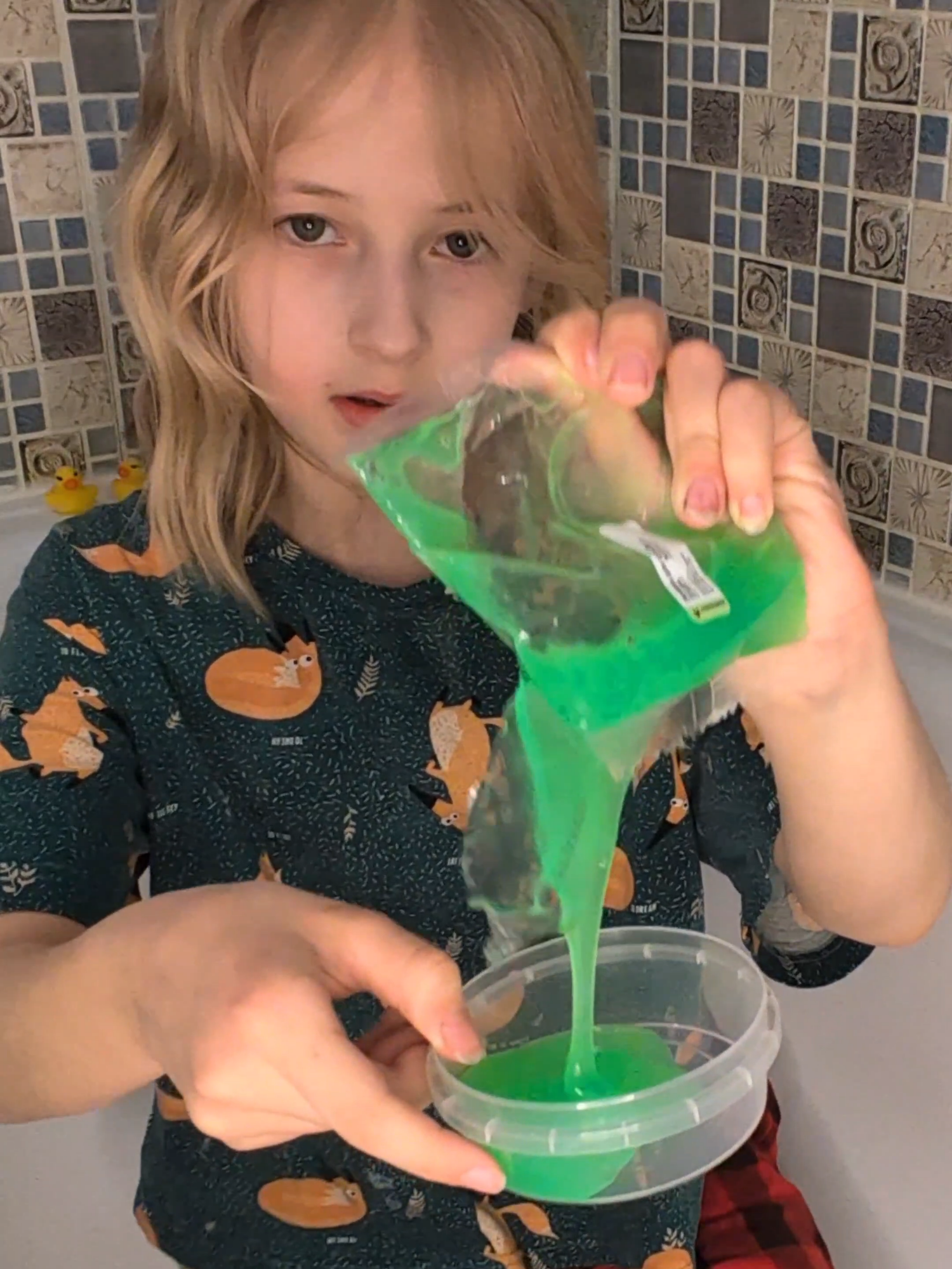 Lizun - Slime in the Bath | Nora Kate (@nora.vlog.kate)