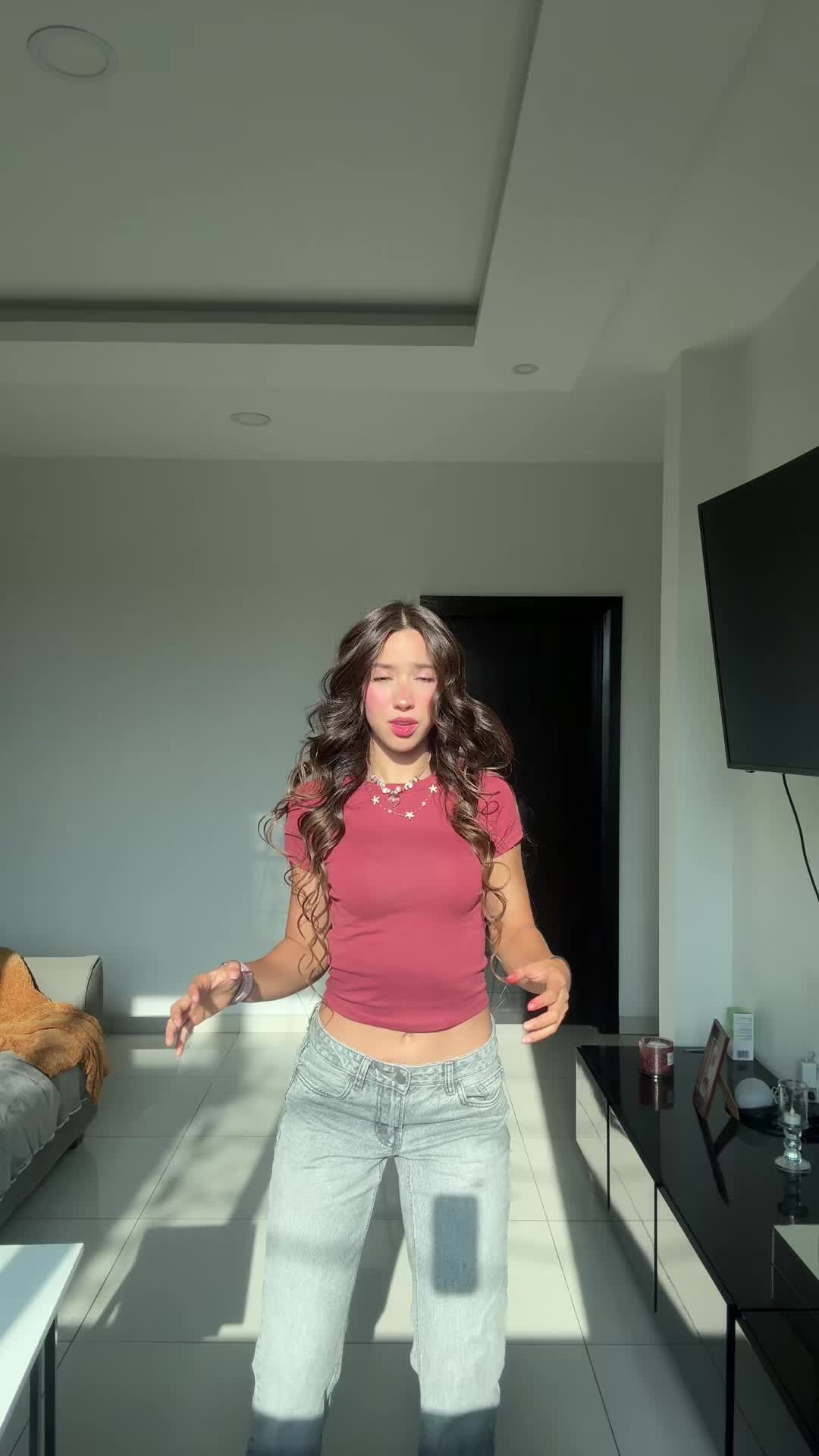 Melody Valenzuela (@melodyvalenzuelar) - Urlebird