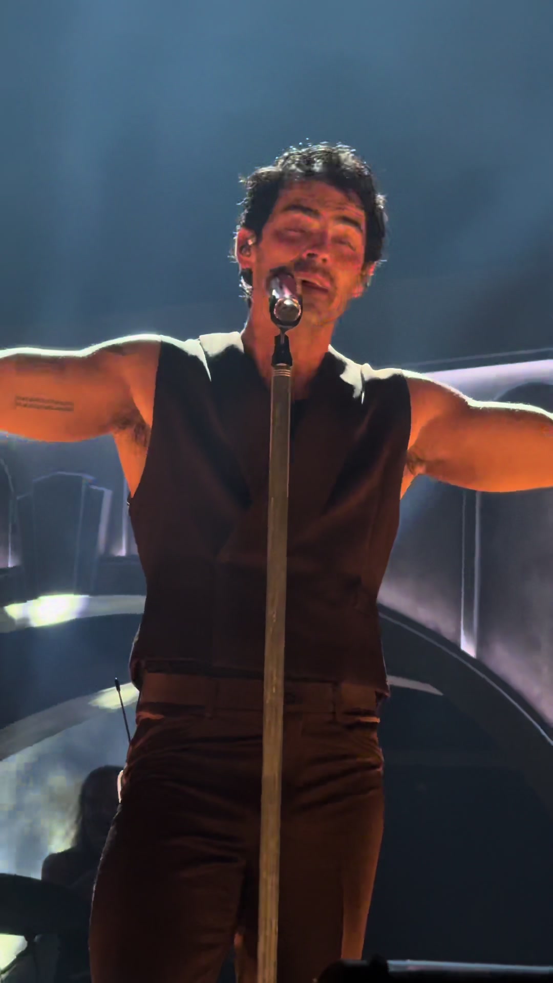 今日は撮影です！☺️#淡路島 #広報 #小学校 #カフェ #産直 | 広報担当 アカリたち (@sano_terrace)