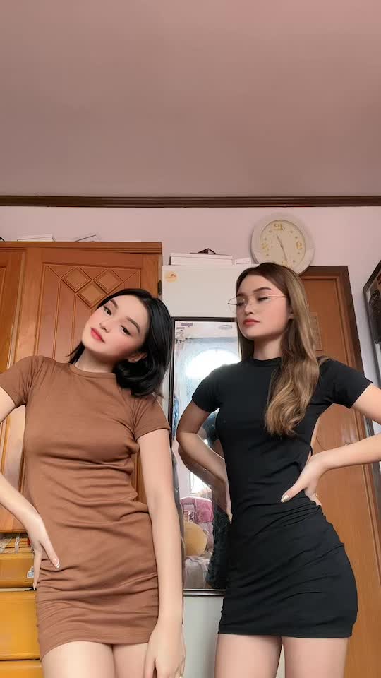 sassss 💁🏻‍♀️ | aicyandtrisha (@fabetwinz)