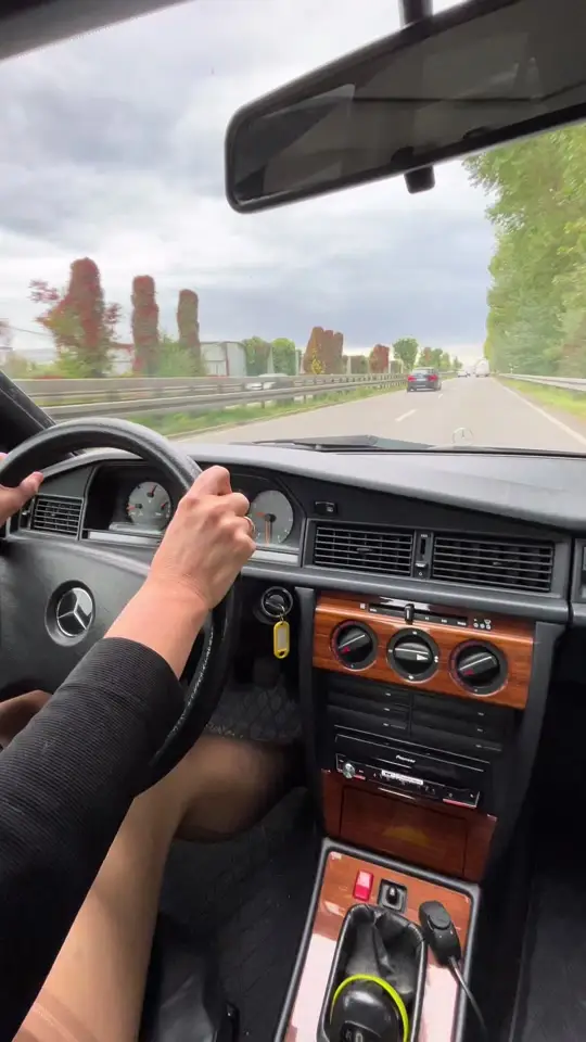 Chrisma (@chrisma_nylons) - Urlebird