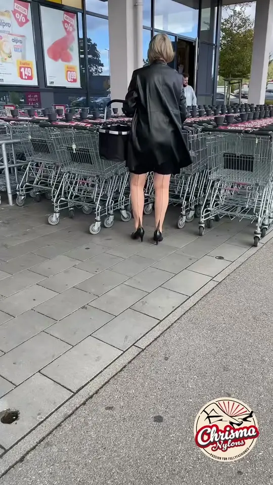 Chrisma (@chrisma_nylons) - Urlebird