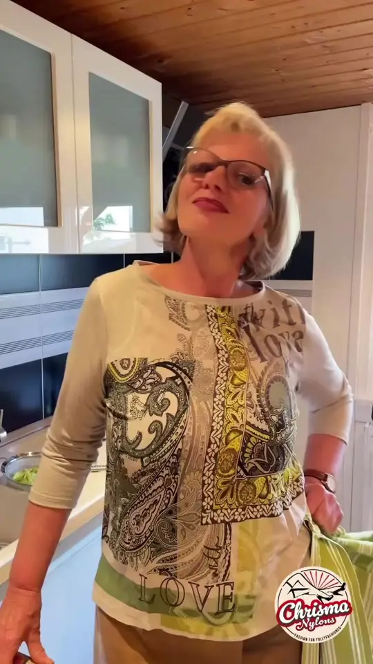 Chrisma (@chrisma_nylons) - Urlebird