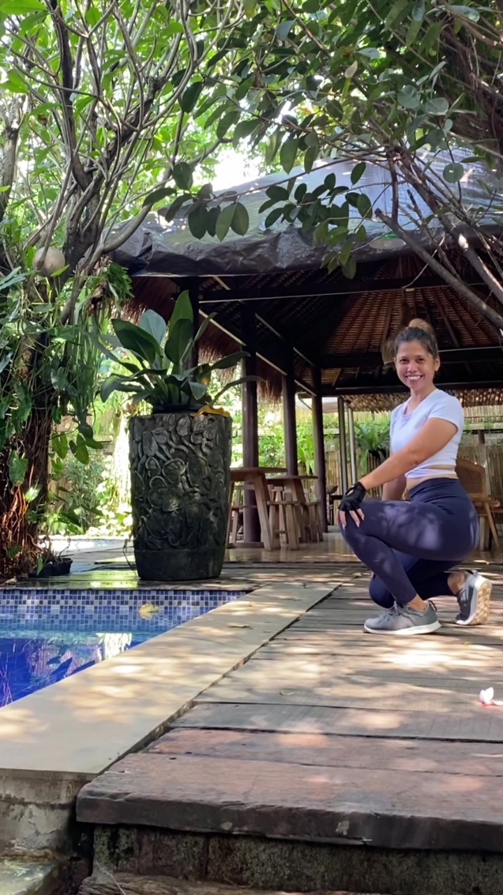 Momi Itha (@momi_itha) - Urlebird